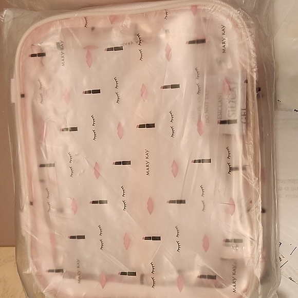 Mary Kay | Bags | New Mary Kay Special Edition Travel Color Bag Makeup ...